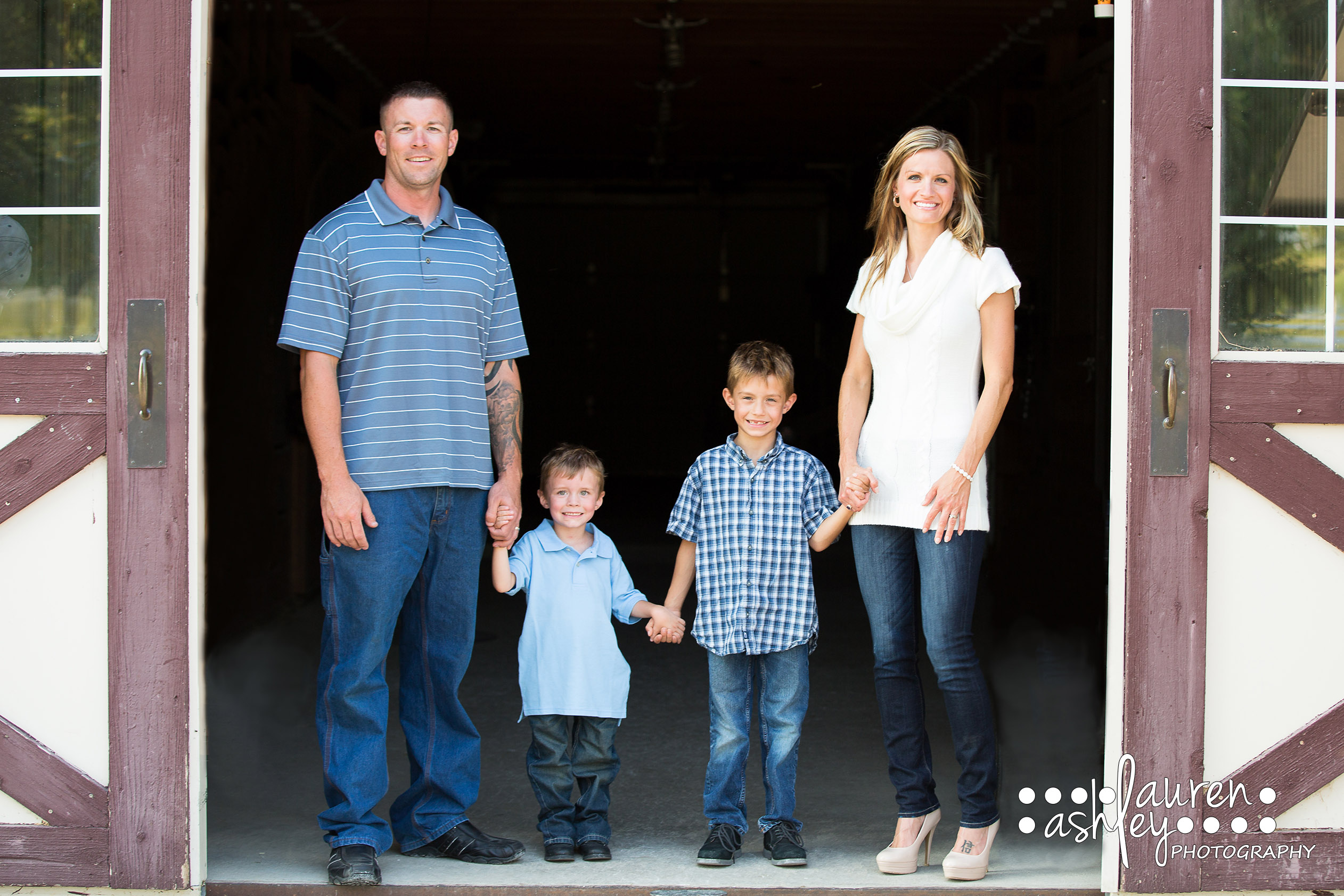 Family Photos on the Farm | Family Photographer in Center Point, IA ...
